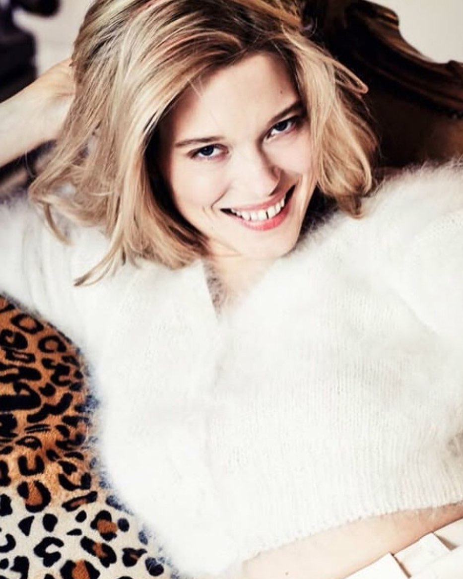 “Le Meilleur” of Fifi Chachnil: The Iconic Cardigan of the Stars