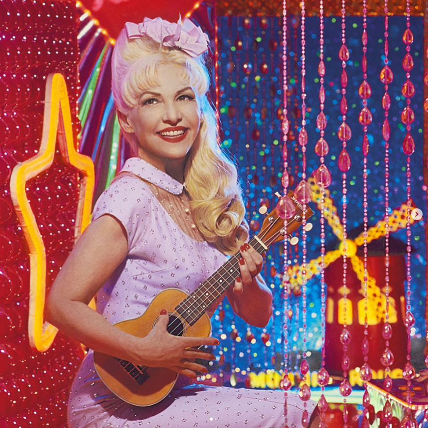 Biography of Mademoiselle Fifi